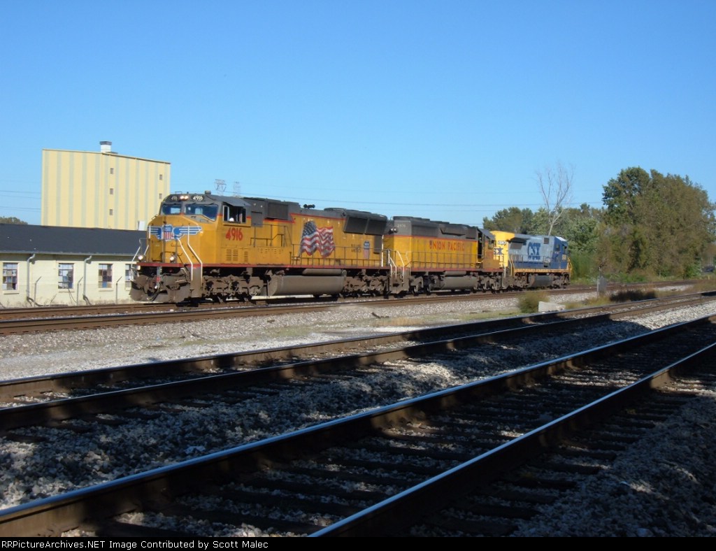 UP 4916 & 2978 & CSX 5936